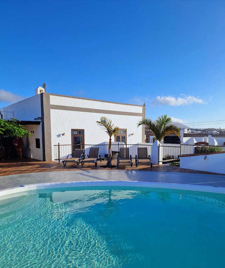 Casa Tazirit, Villa With Heated Private Pool. - Puerto del Carmen