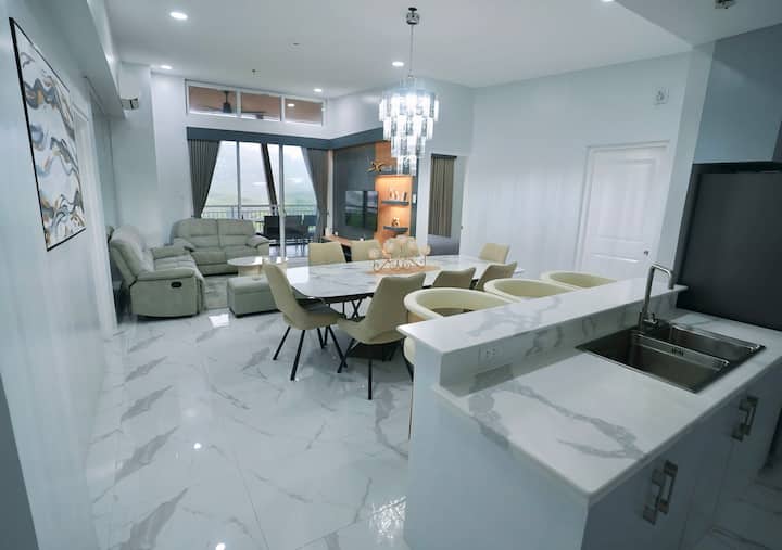 Modern 3 Bedroom Condo - Pico De Loro (617) - Nasugbu