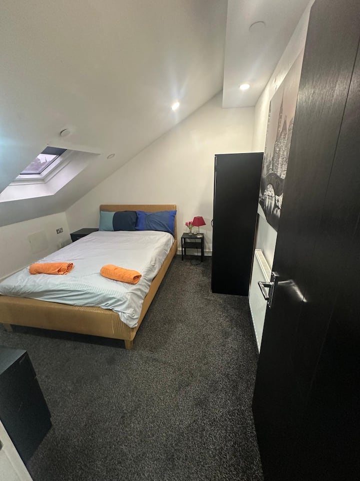 1 Bedroom Flat In Town Centre - Cardiff