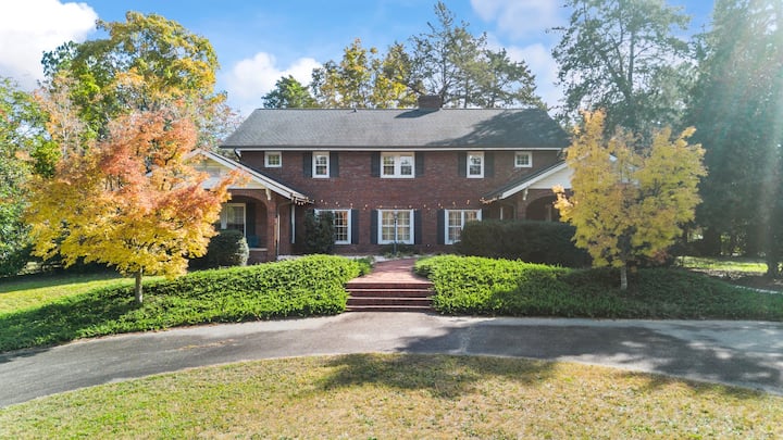 Historic Manor W/ Chef's Kitchen | Horse-friendly - North Carolina