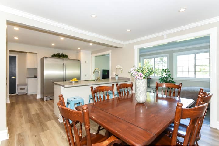 Rural Upper Apartment - Kanata