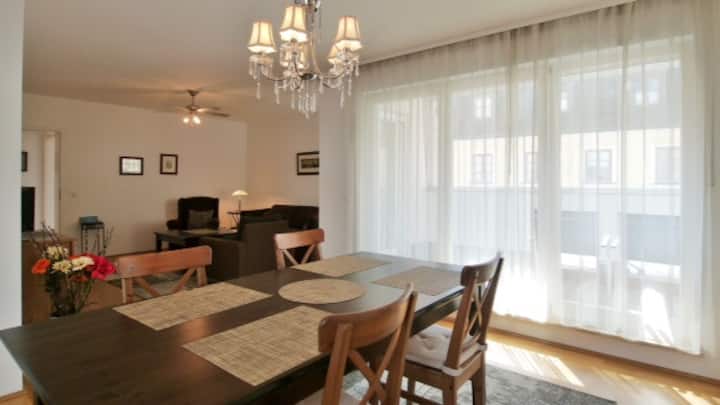 Charming Freising Flat - Munich Airport (MUC)