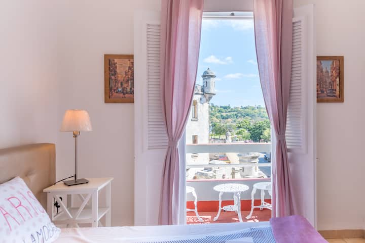 Casa Lys&rey - Near The Cathedral With Balcony - Havana