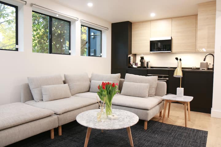 Capitol Hill 1br Apt W/ Free On-site Parking - Madrona Beach Seattle