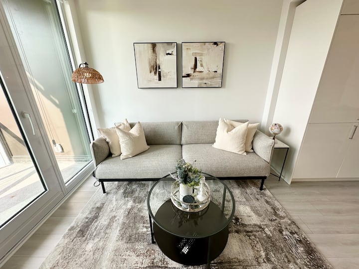 Queen West:2bd+1bth+free Parking - Toronto