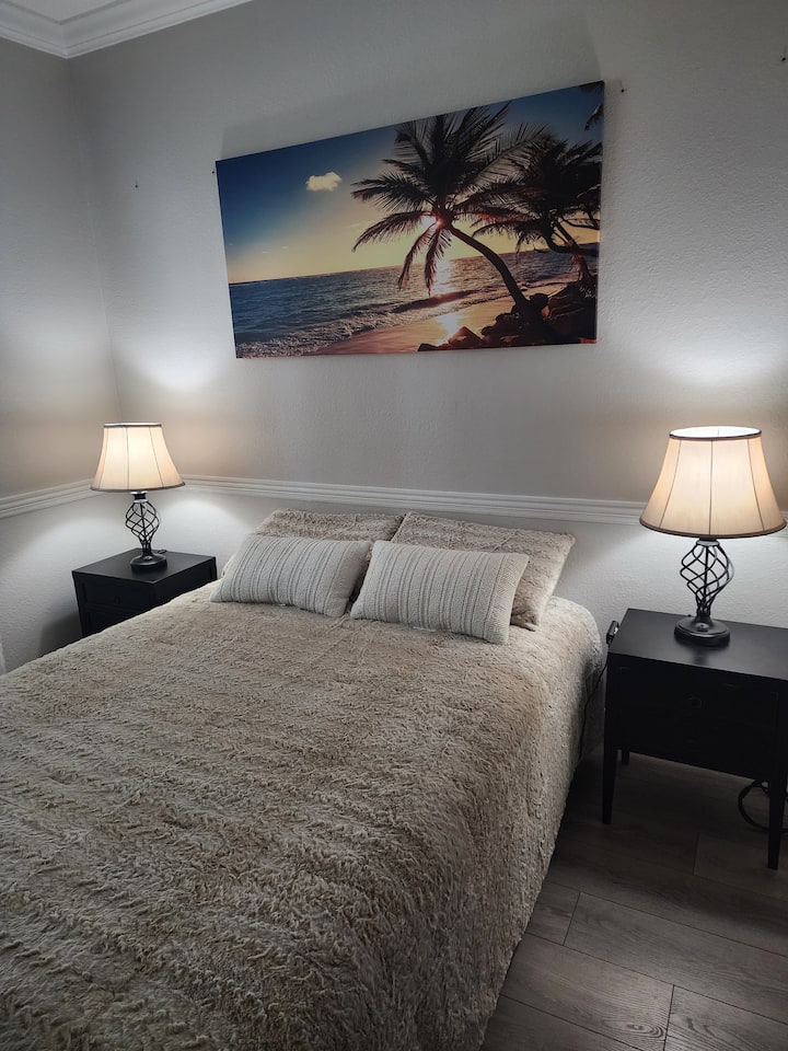 Cozy Tropical Retreat - Fort Myers, FL