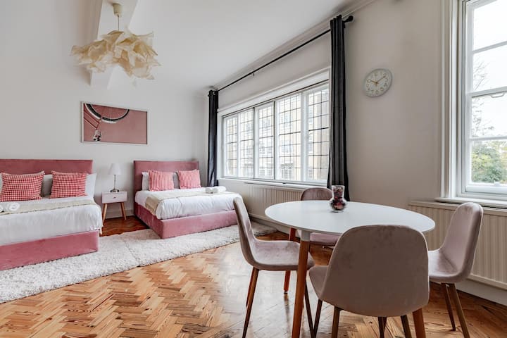 Generous Space, Cozy Vibes Family Room Earls Court - Londres