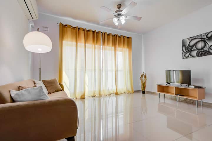 Cozy Cityscape 2 Bedroom Apartment - Malta