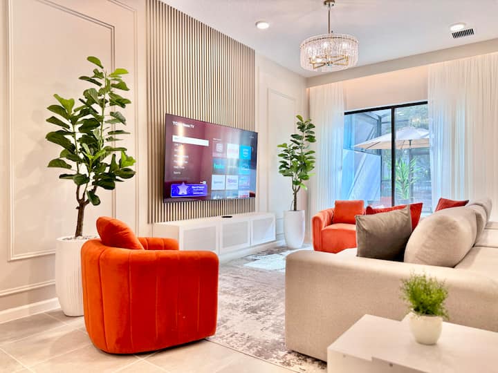 Oasis W/ Pvt Pool + Themed Rooms | Intl Dr - Orlando, FL