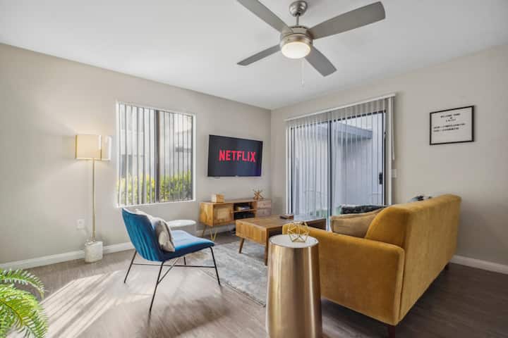 Stylish 2bd Townhouse | 1mi To South Coast Plaza - Irvine