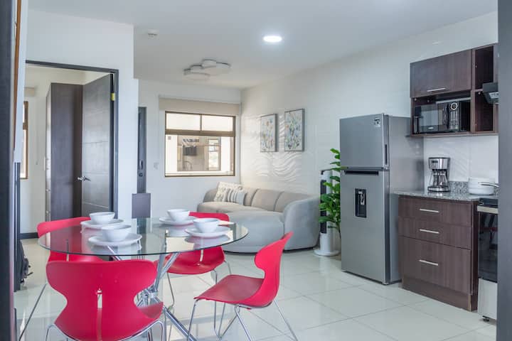 Centrico Y Amplio Apartamento De 3 Habitaciones - San José