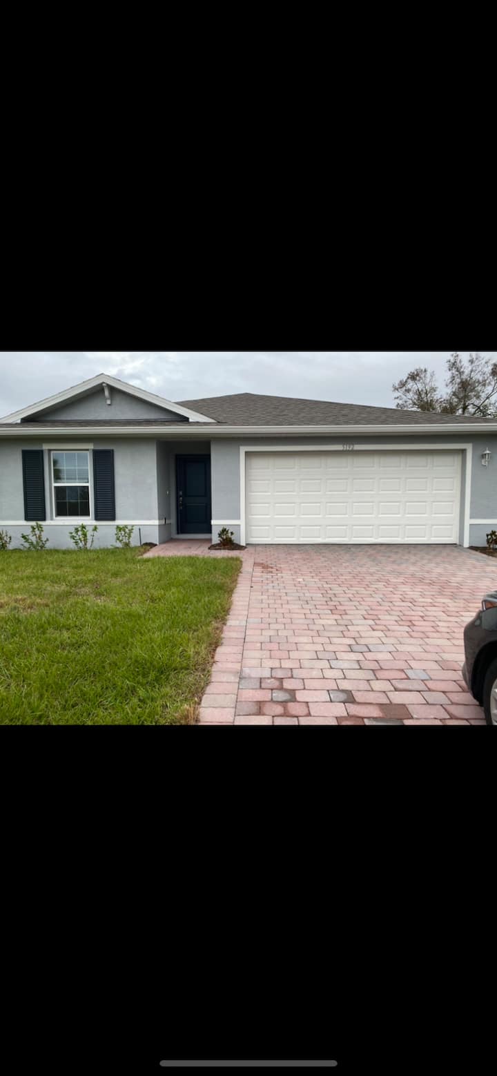 Valentino's Vacation Home. - North Port, FL