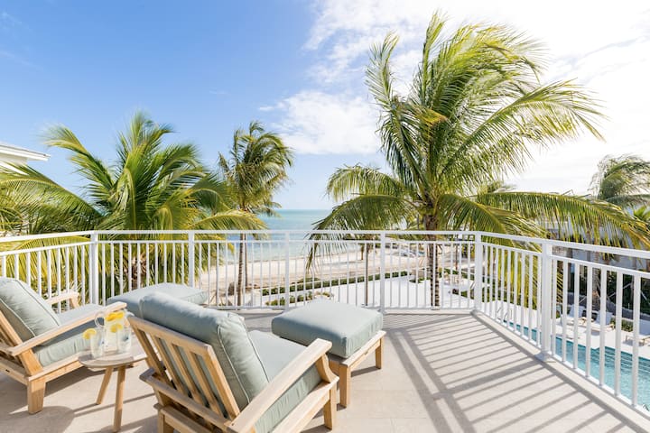 4 Bedroom Oceanfront Premium Villa – Capacity 8 - Islamorada, FL