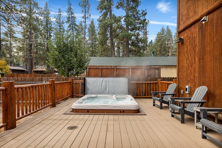 Llama Bear Epic Game Room, Hot Tub & Lake Views - Big Bear Lake, CA