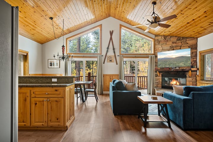 Llama Bear Lodge + Hot Tub + Game Room + Pets - Big Bear Lake, CA