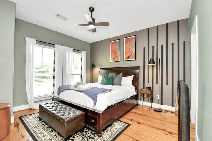 Two Bedrooms Townhouse With Houston Skyline View! - Houston, TX