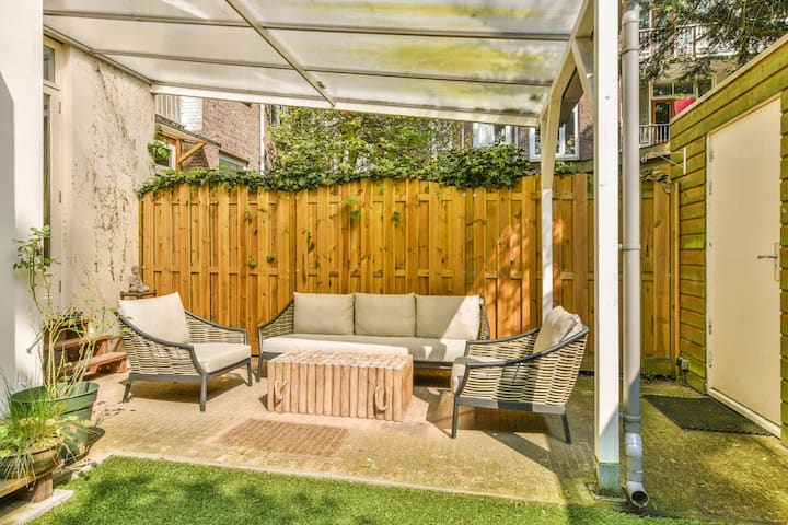 Aan De Amsterdamse Grachten - Amsterdam