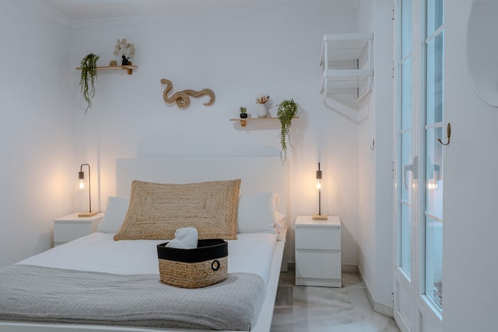 Private Room With Shared Bathroom-elmiradorhostal - Ojén