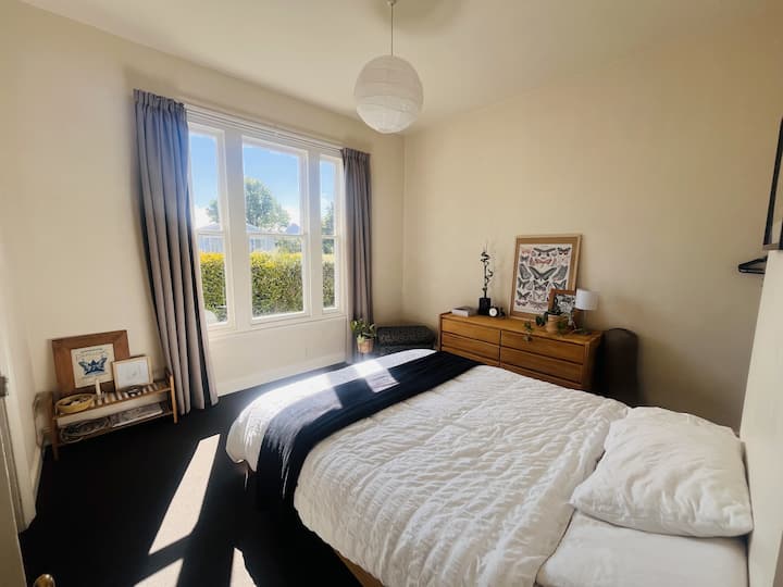 Spacious And Centrally Located - Christchurch