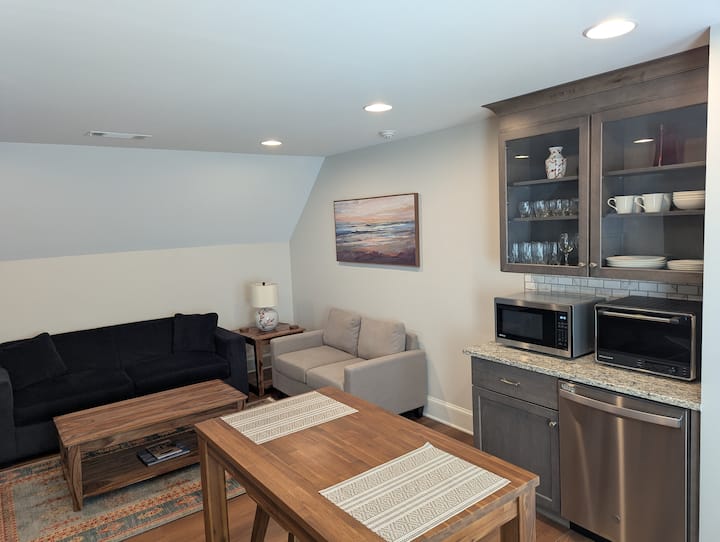 Secluded Luxury 1 Bedroom Guest Suite - Canton, GA