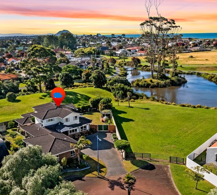 Beautiful Family Home At The Beach With Pool! - Mount Maunganui