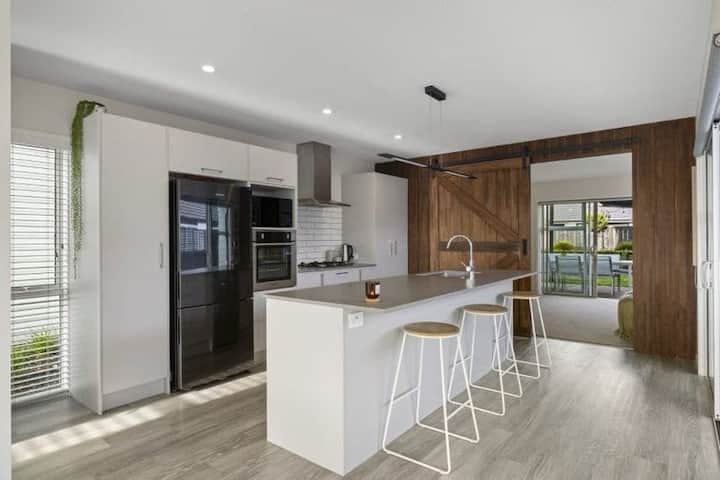 Cool Calm And Coastal - Papamoa