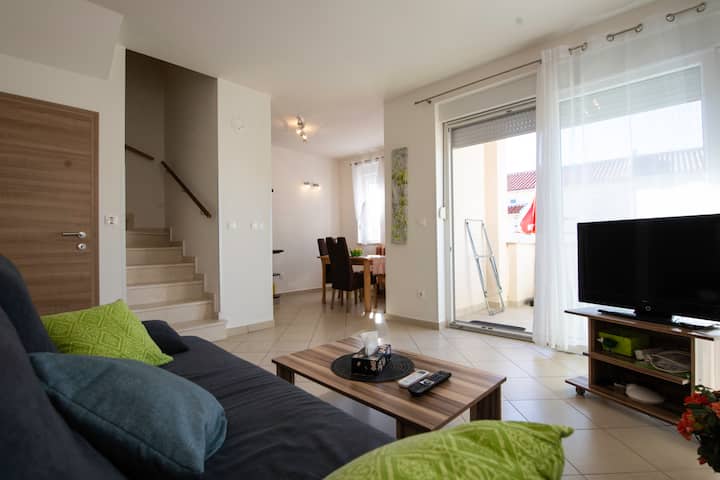 Apartments Werny For Up To 14 People - Novalja