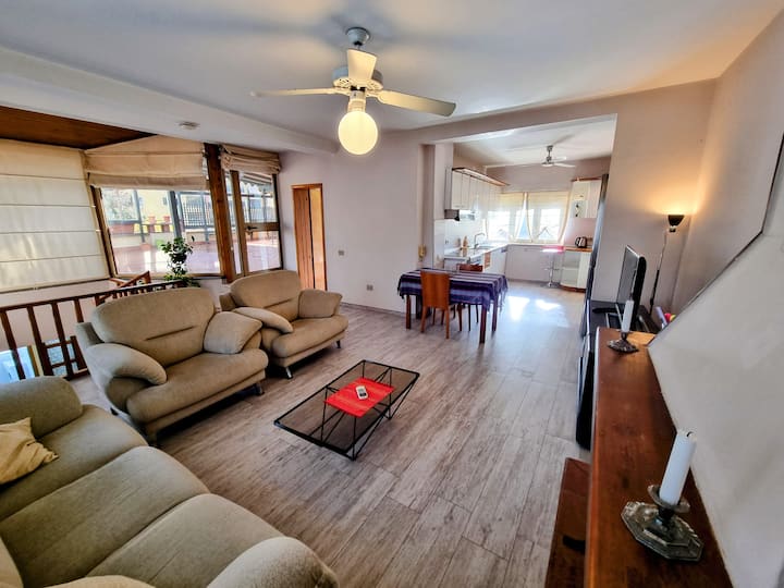 Downtown Duplex 3 Bed 2 Bath Ambassador Penthouse - Tiran