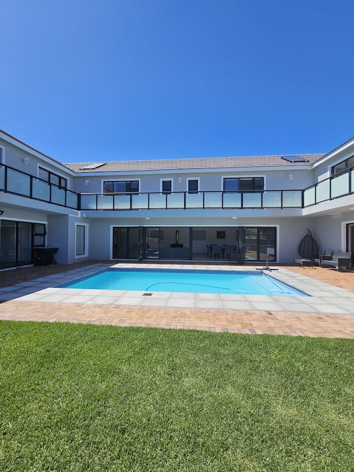 Holiday Living In Langebaan - Langebaan
