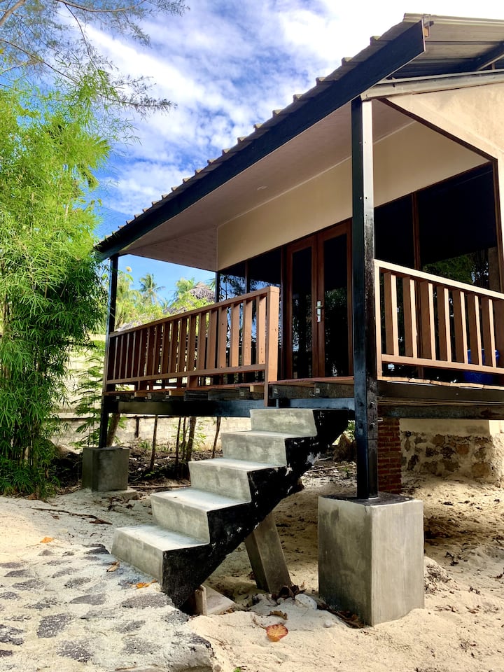 Weh Bungalow Beach View - Sabang
