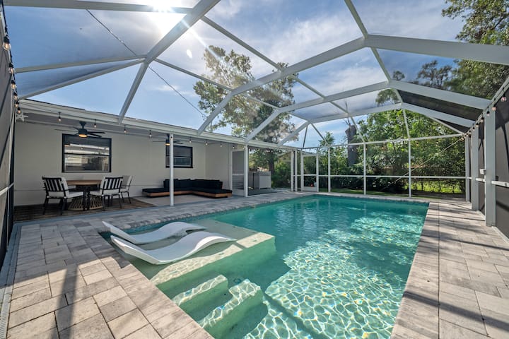Family Pool Home Near Madeira Beach - South Pasadena, FL