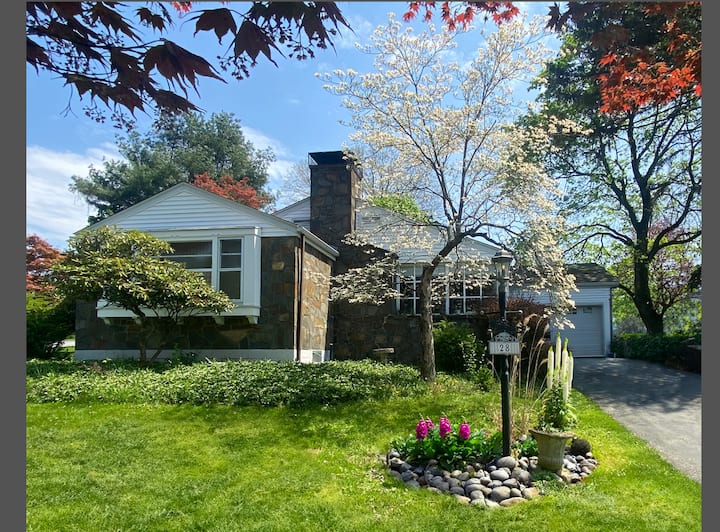 Art House ~ Amtrak | Patio | Pelaton  Full Kitchen - Poughkeepsie, NY