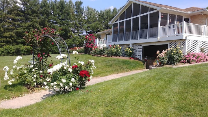 Country Charm 2 Bedroom Apt - Germantown, MD