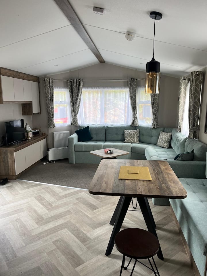 Charming Narberth Caravan Retreat - Tenby