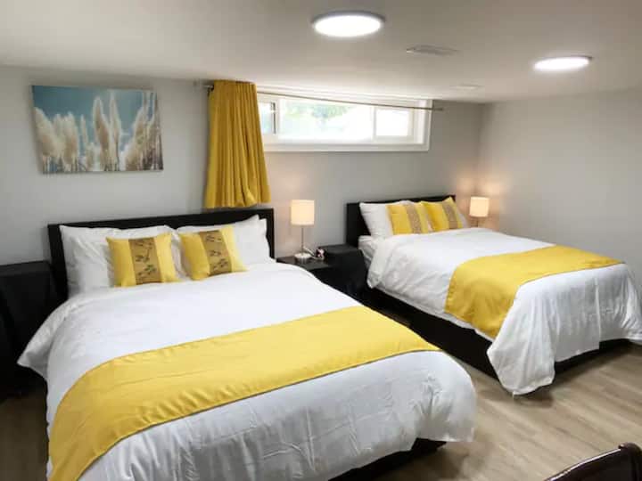 Large Queen Room With 2 Beds And Your Own Bathroom - Toronto