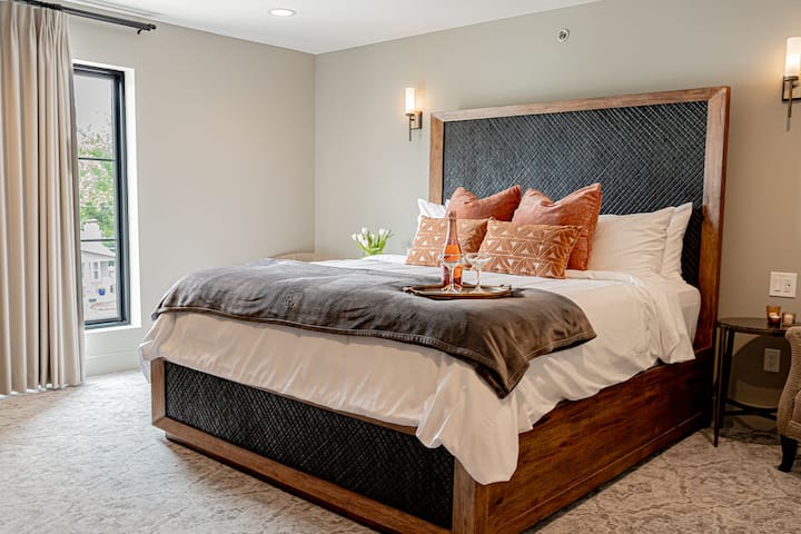 King Room 206 - O'Fallon, MO