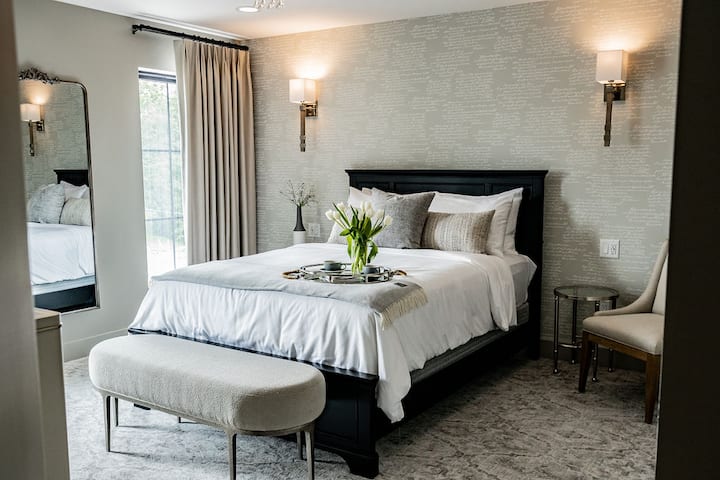Queen Room 205 - O'Fallon, MO
