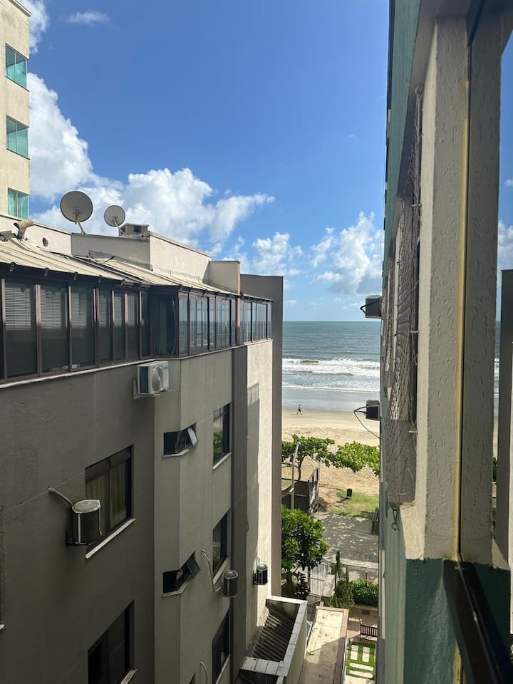 Apartamento Prédio Frente Mar,   
 Com 3 Camas. - Pôrto Belo