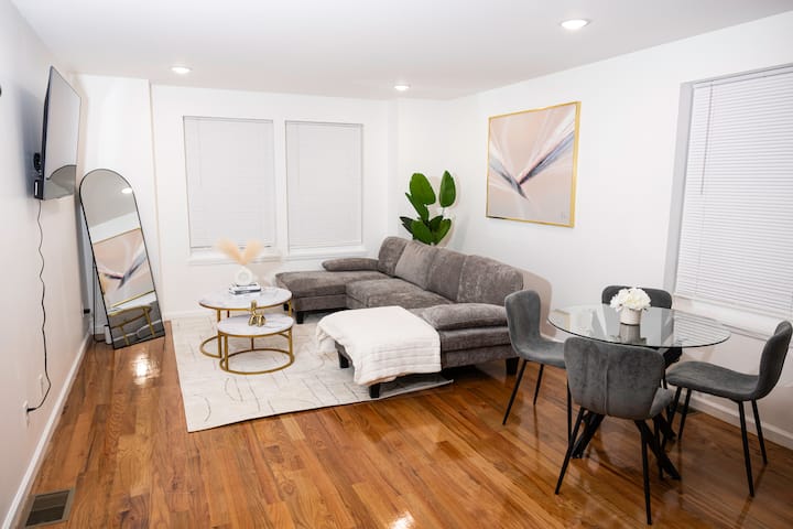 Modern 3br Near Nyc | 30 Min To Times Sq - Newark, NJ
