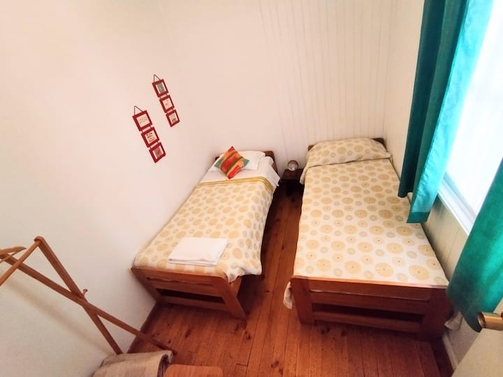 Hostel: Hab Privada Para 2 Con Baños Compartidos - Santa Cruz, Chile
