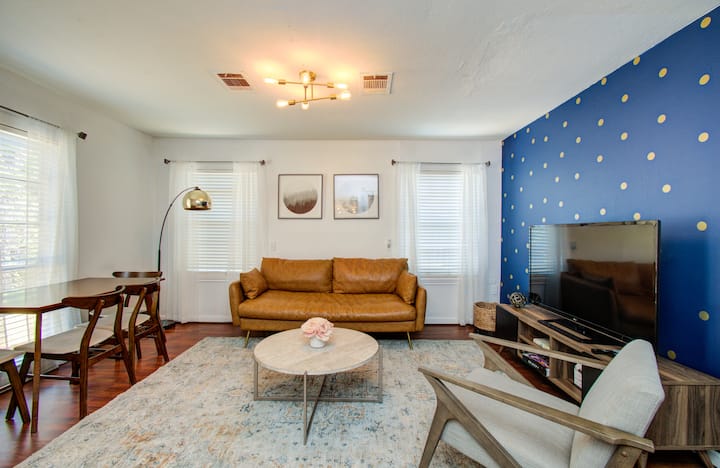 Charming Houston Oasis W/ Huge Fenced Backyard - Houston, TX