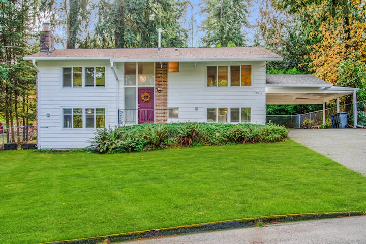 Parkside Escape Oasis In Bellevue Wac Fully Fenced - Bellevue, WA