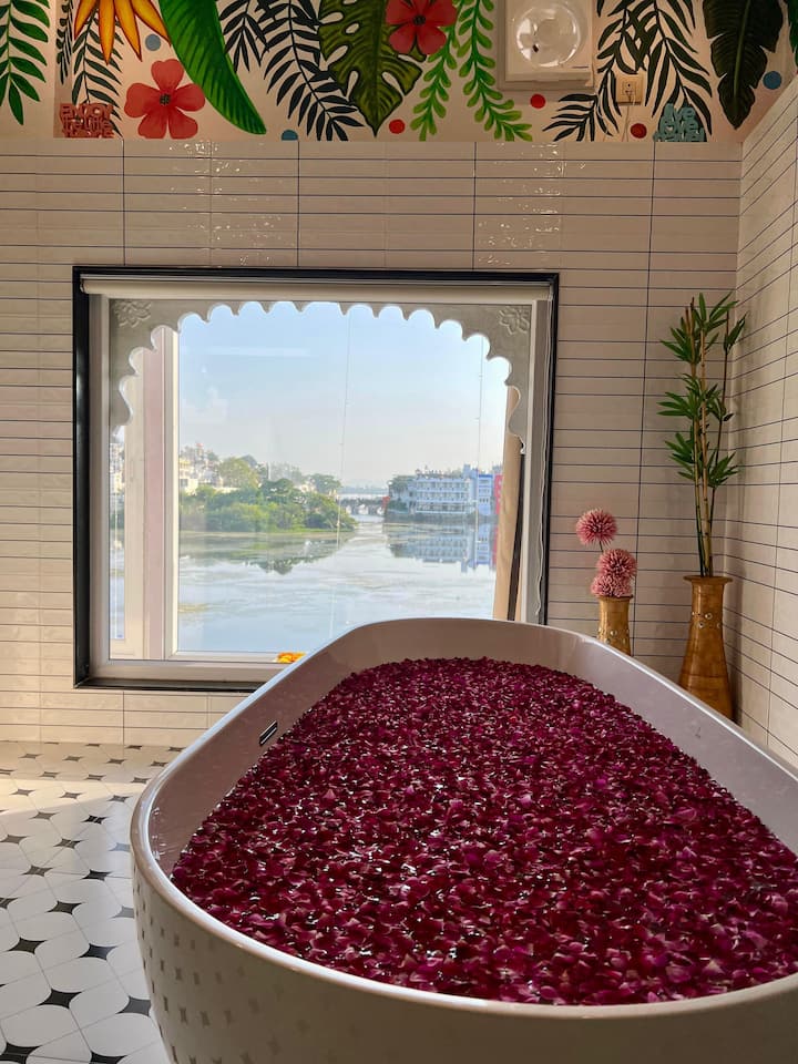 Natural Lake View Heritage Hotel - Udaipur