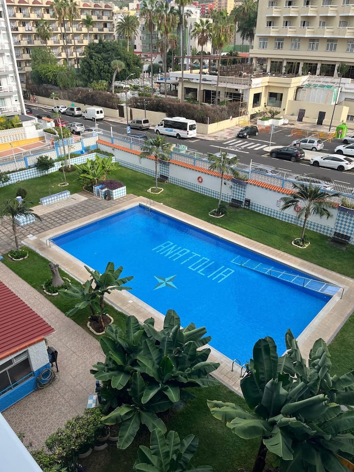 Playa Jardín. Bus Terminal. Pool - Puerto de la Cruz