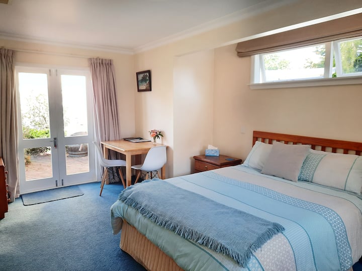 Spacious, Quiet And Central Bed And Breakfast - Marlborough District