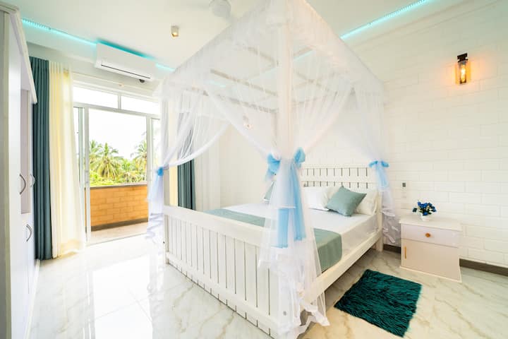 King Suite With Ocean View - Hikkaduwa
