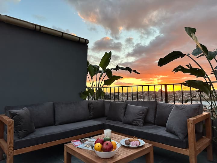 Stunning Seaview 2br Near Metro - İstanbul