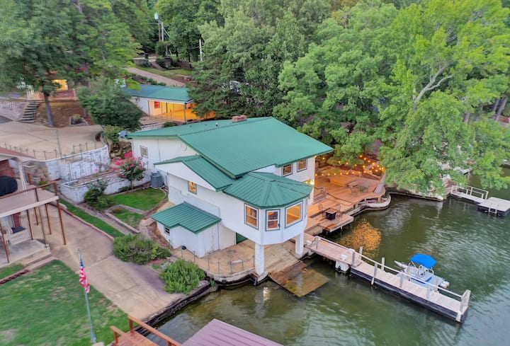 Lake Haven Estate: Hot Tub, Game Room And Boat - Hot Springs