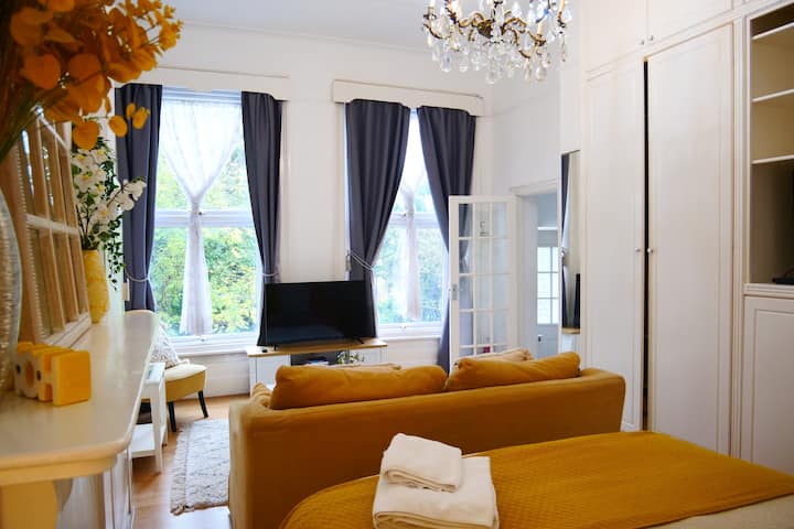 Bright Victorian London Stay! - London