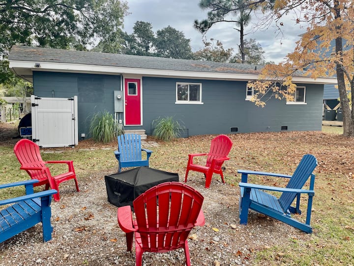 A Whale Cottage - Oak Island, NC